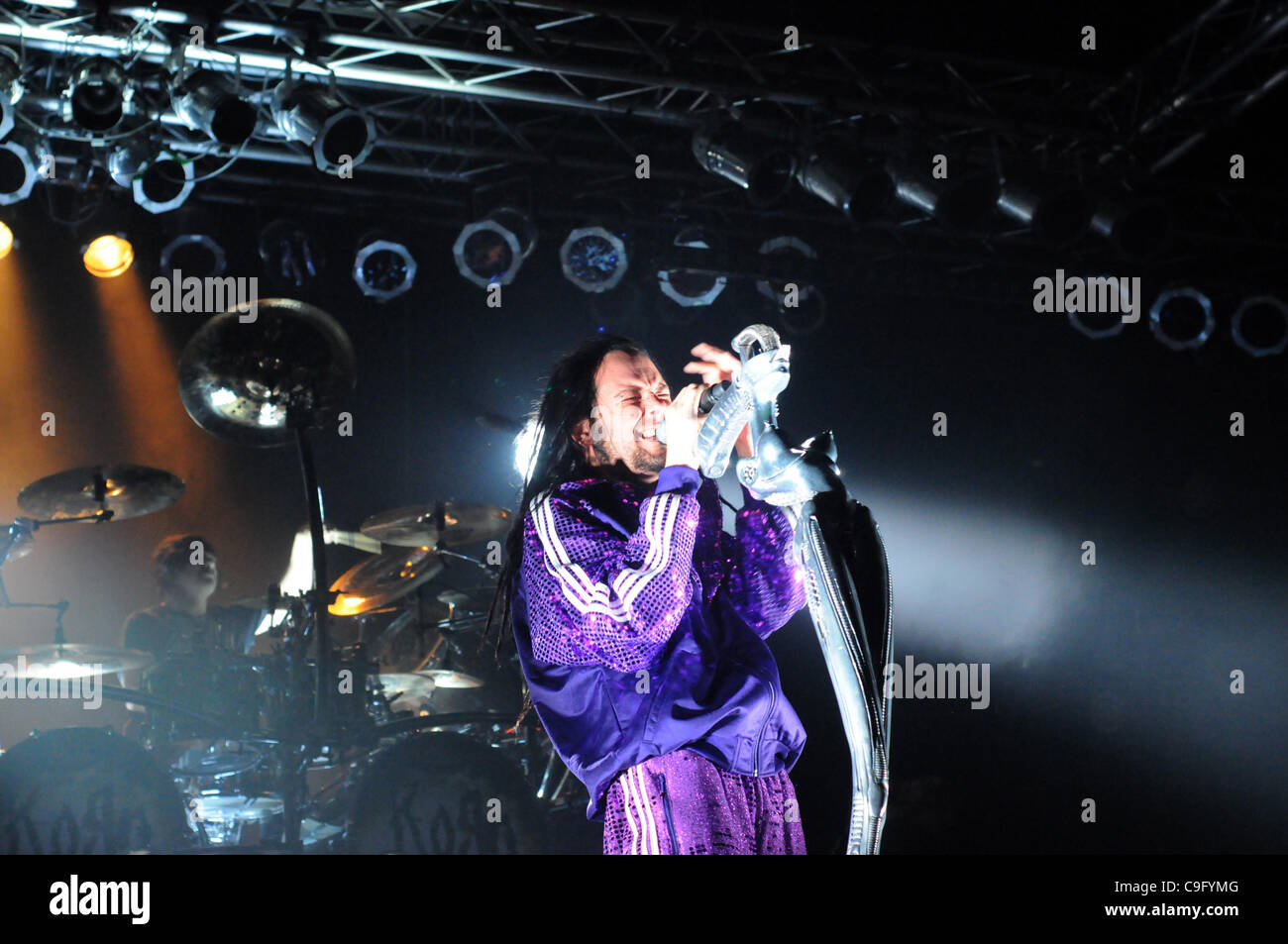 Lead singer of korn hi-res stock photography and images - Alamy