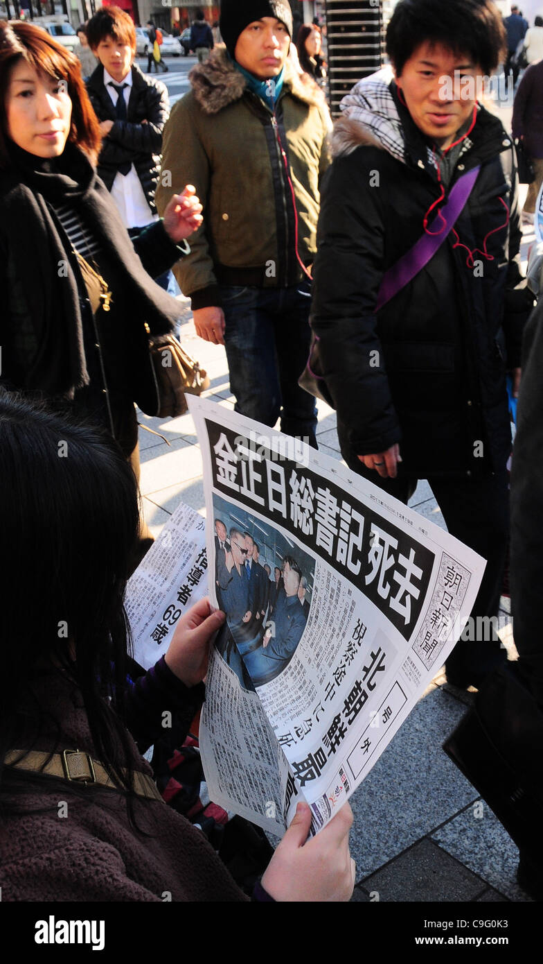 Dec. 19, 2011 - Tokyo, Japan - Pedestrians read an extra edition ...
