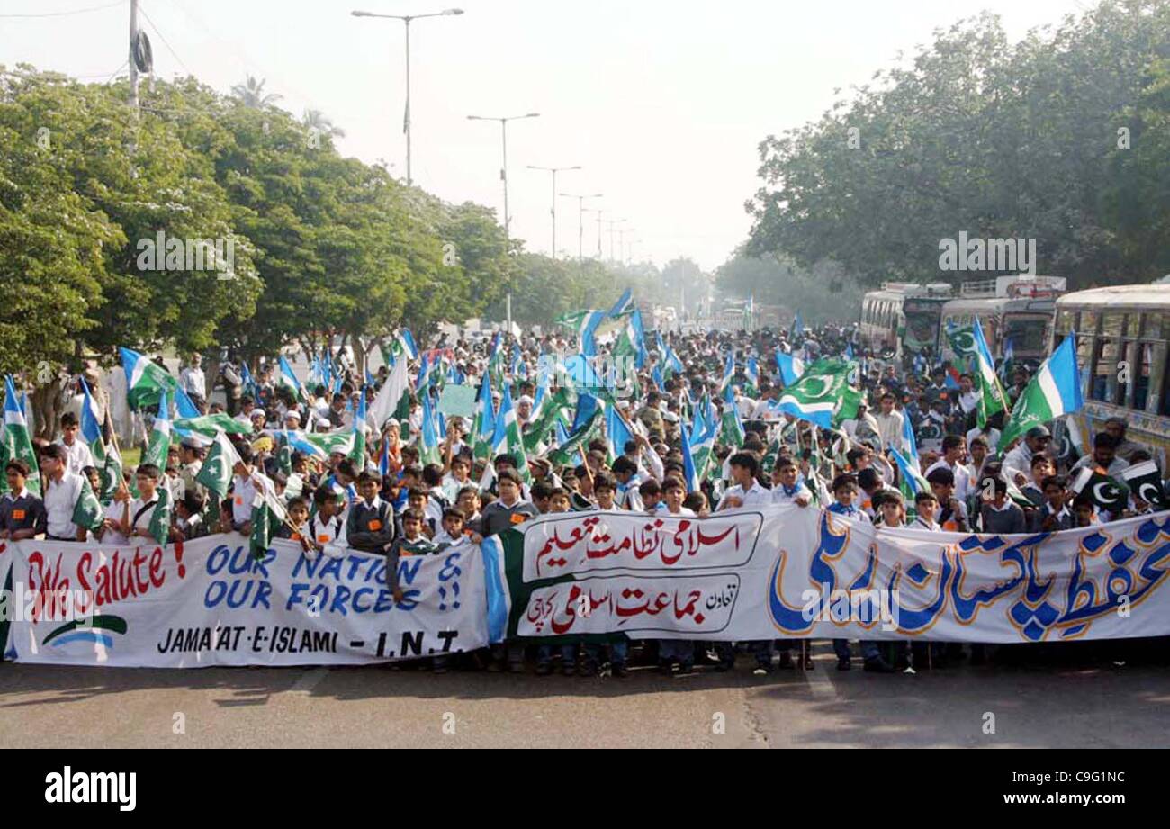 Supporters of Jamat-e-Islami (JI) pass through M.A.Jinnah road during ...