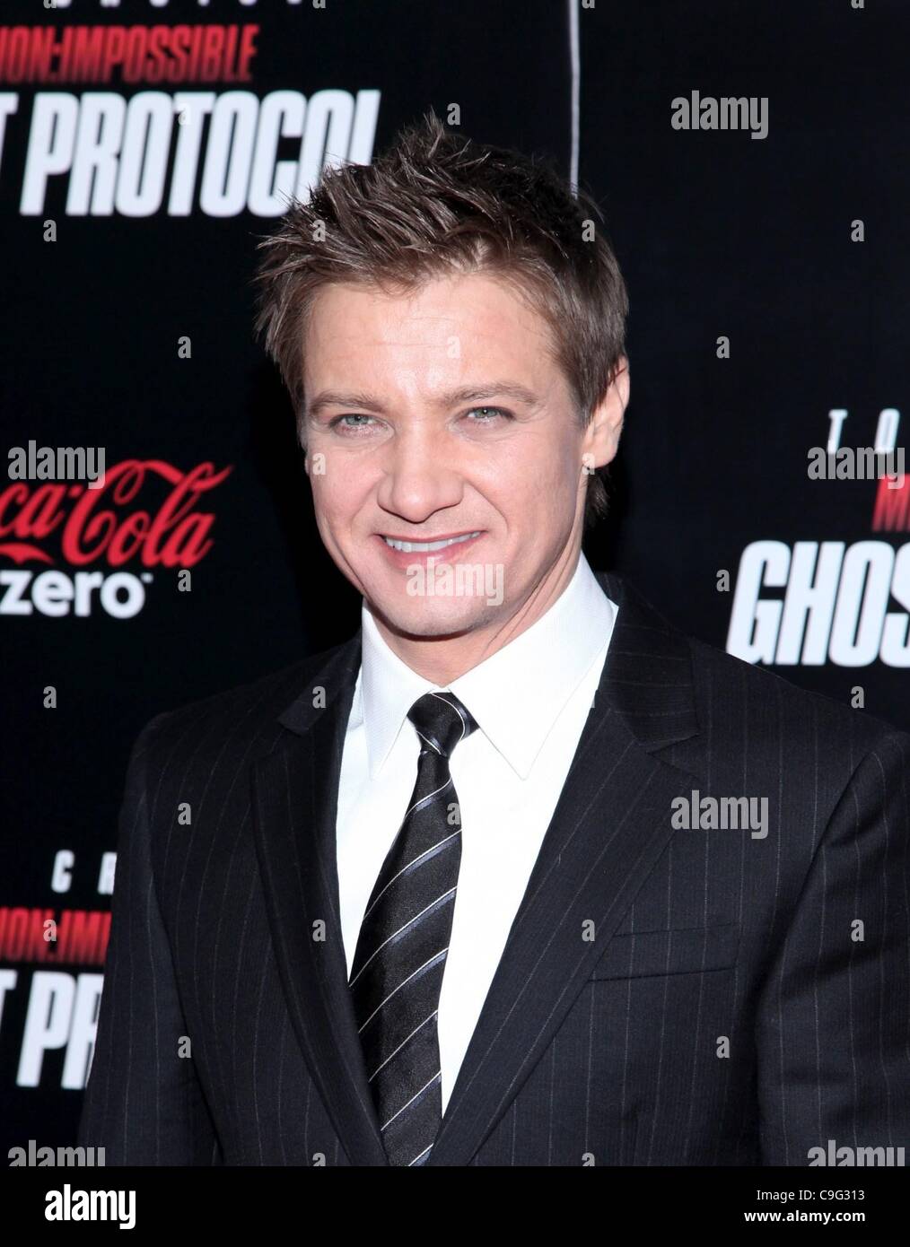 Jeremy Renner at arrivals for MISSION: IMPOSSIBLE – GHOST PROTOCOL ...