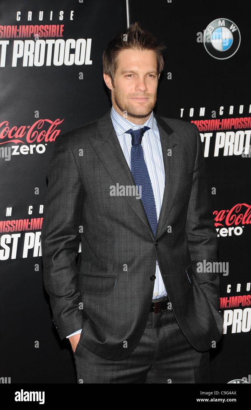 How Tall Is Geoff Stults