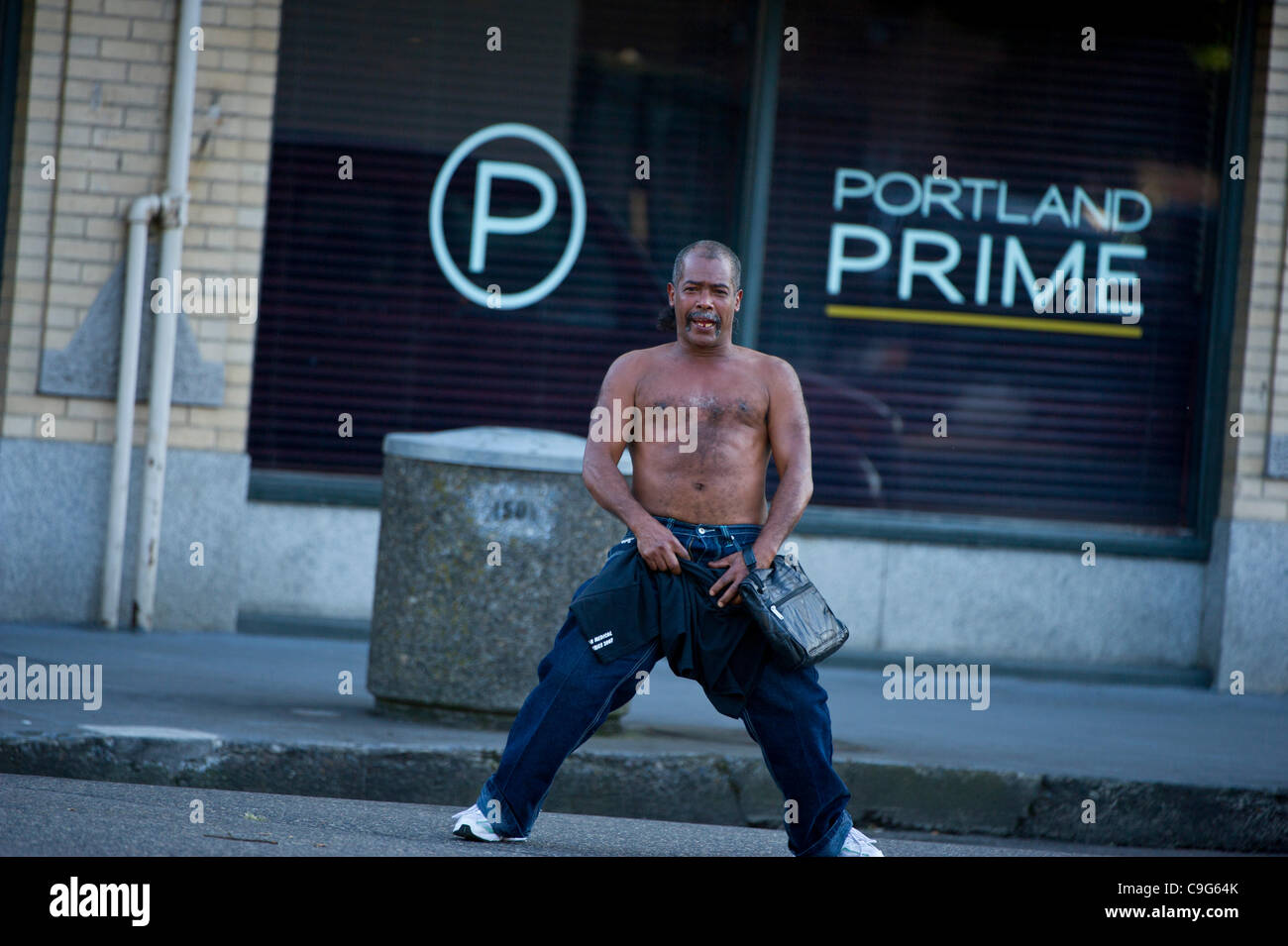 Aug. 3, 2011 - Portland, Oregon, U.S - A homeless man attracts ...