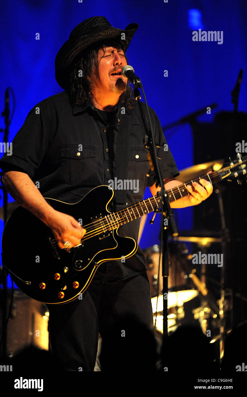 Dec. 16, 2011 - Wilmington, North Carolina; USA - Musician KEVN KINNEY ...