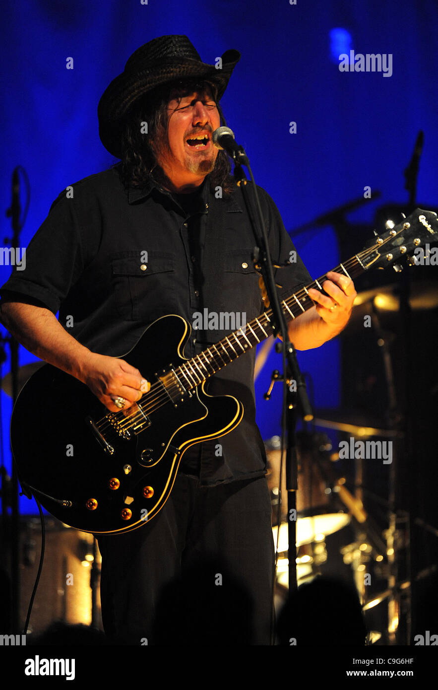 Dec. 16, 2011 - Wilmington, North Carolina; USA - Musician KEVN KINNEY ...