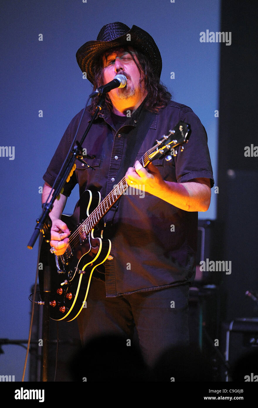 Dec. 16, 2011 - Wilmington, North Carolina; USA - Musician KEVN KINNEY ...