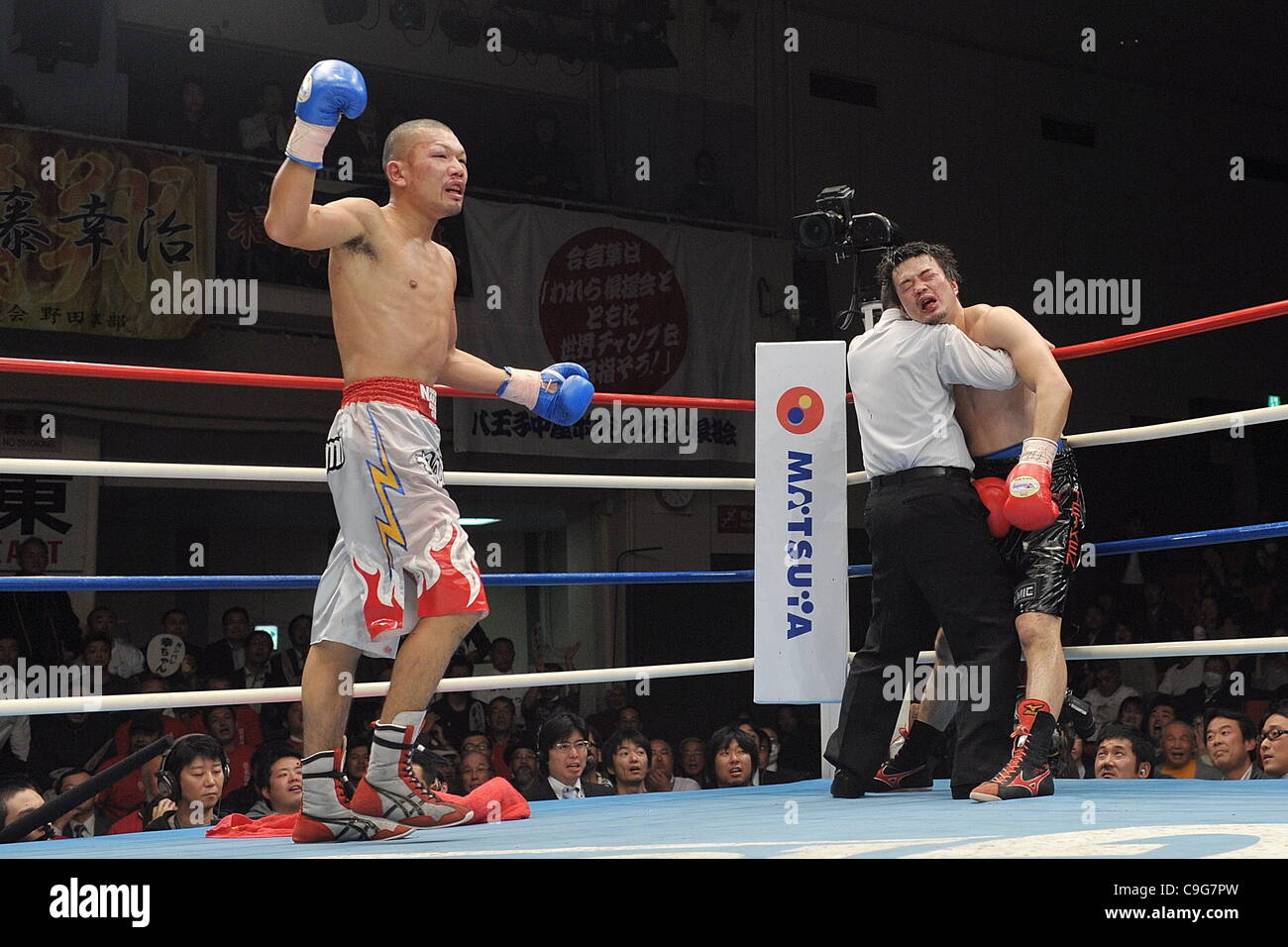 Makoto Fuchigami, Koji Sato (JPN), DECMBER 12, 2011 - Boxing : JBC ...