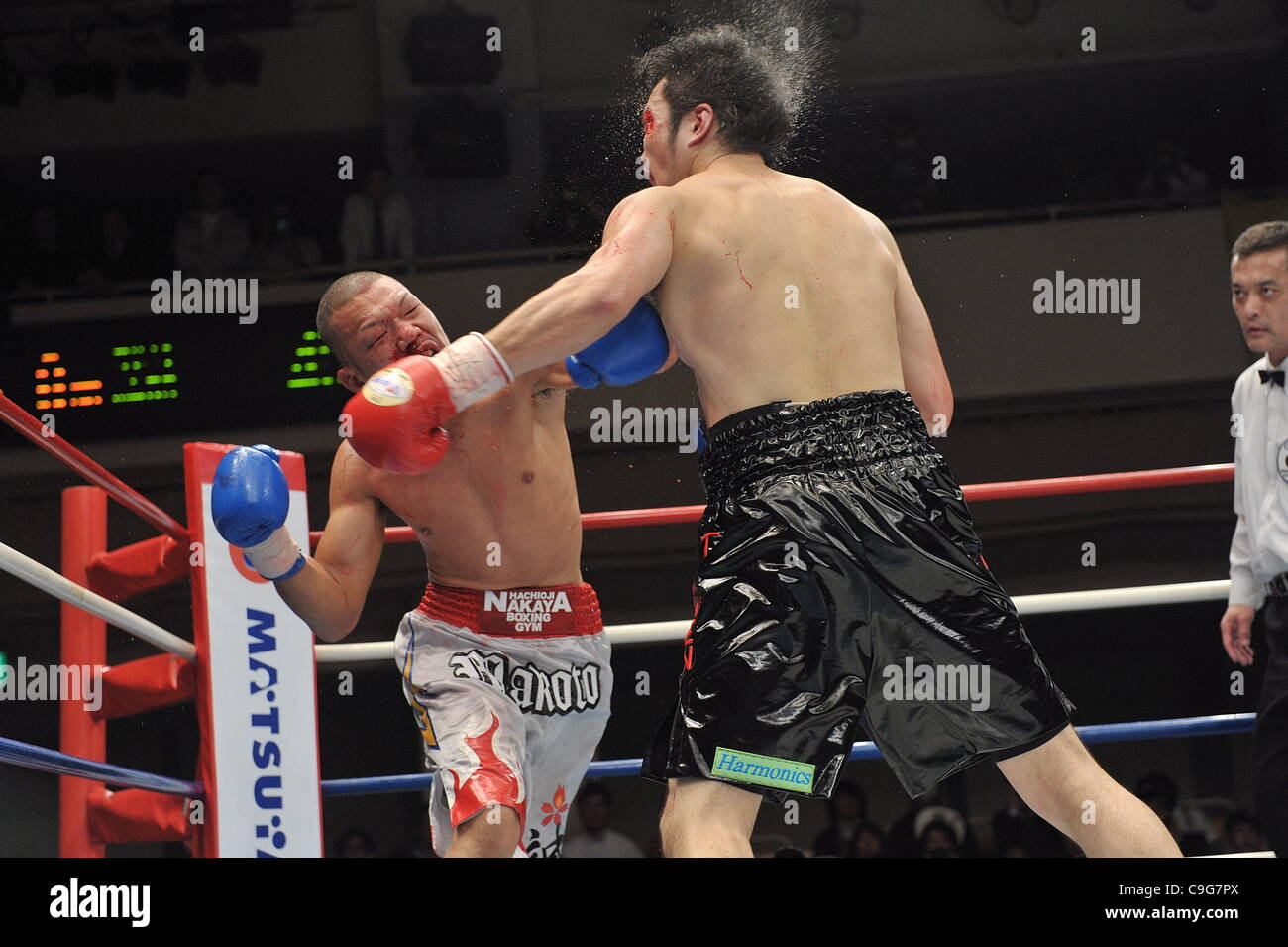 Makoto Fuchigami, Koji Sato (JPN), DECMBER 12, 2011 - Boxing : JBC ...