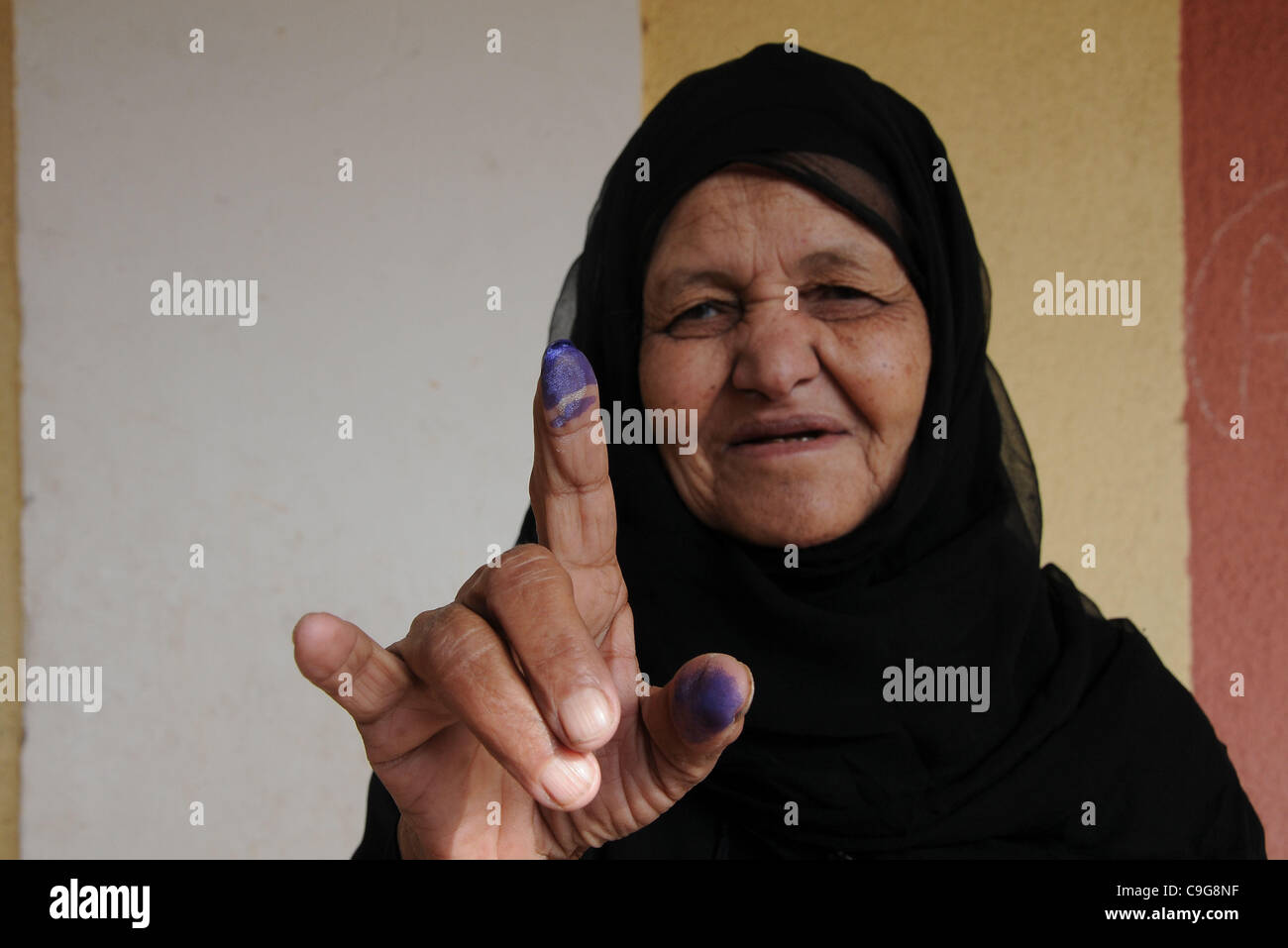 Dec. 21, 2011 - Cairo, Egypt - An Egyptian woman shows her ink-stained ...