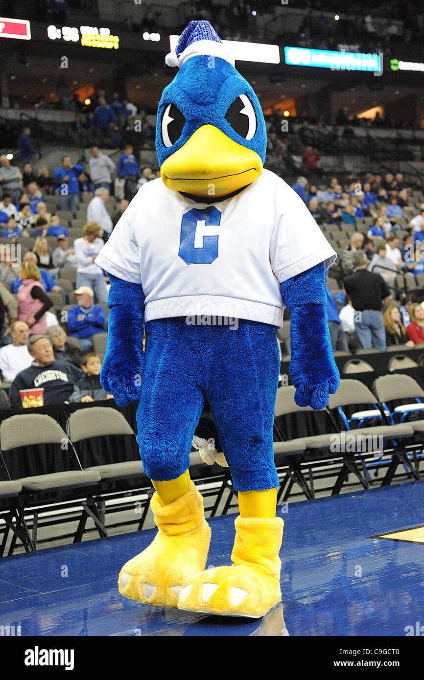 Dec. 22, 2011 - Omaha, Nebraska, U.S - Billy the Bluejay helps ...