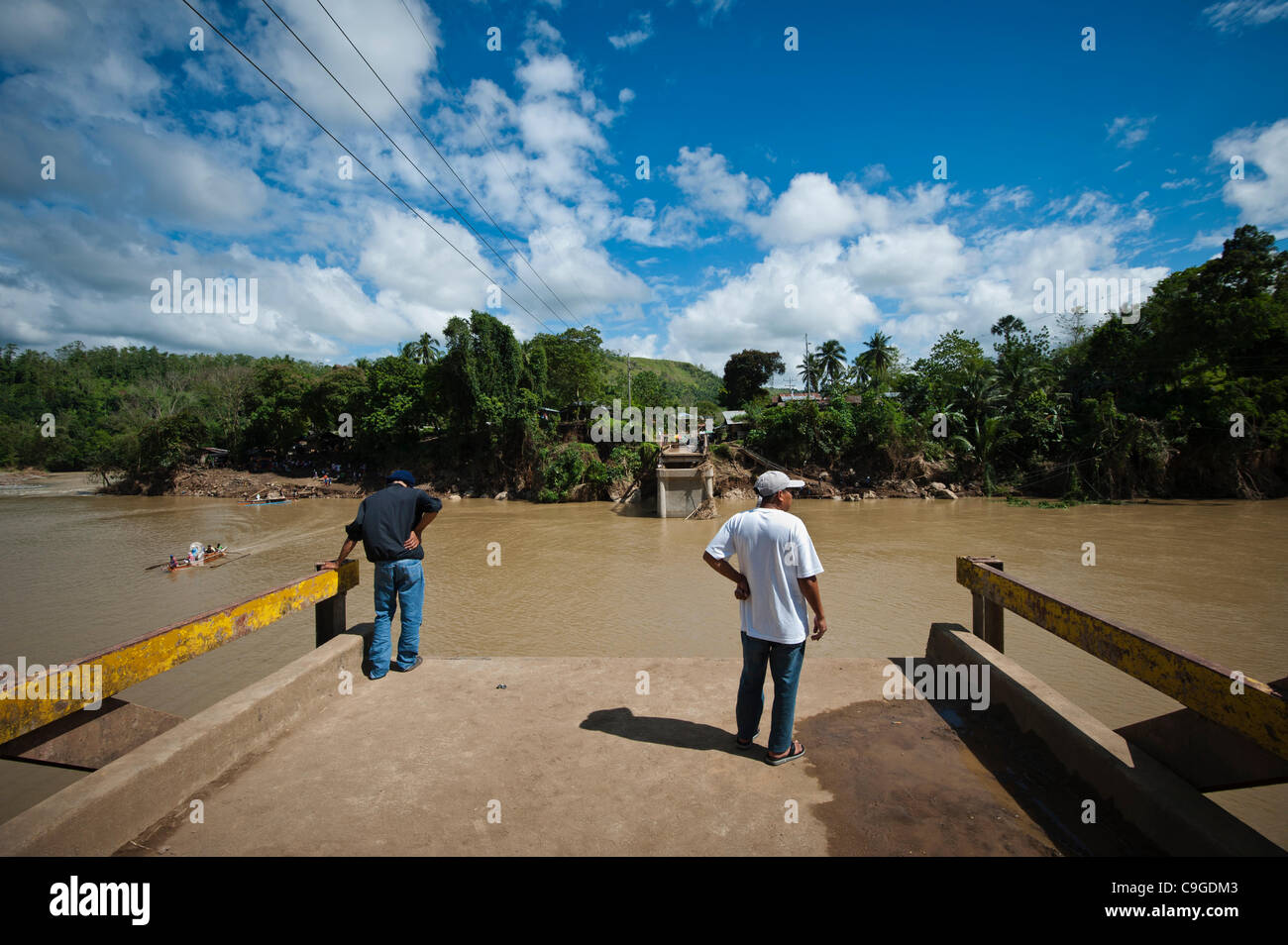 Bridge flooding collapse hi-res stock photography and images - Alamy