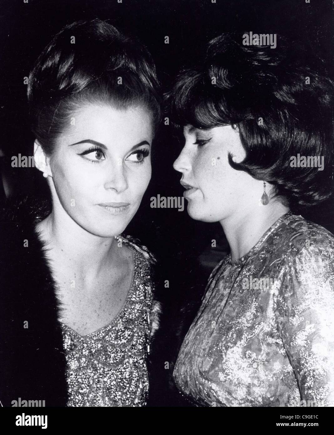 Dec. 16, 2011 - STEFANIE POWERS Bronwyn FitzSimons.(Credit Image: Â ...