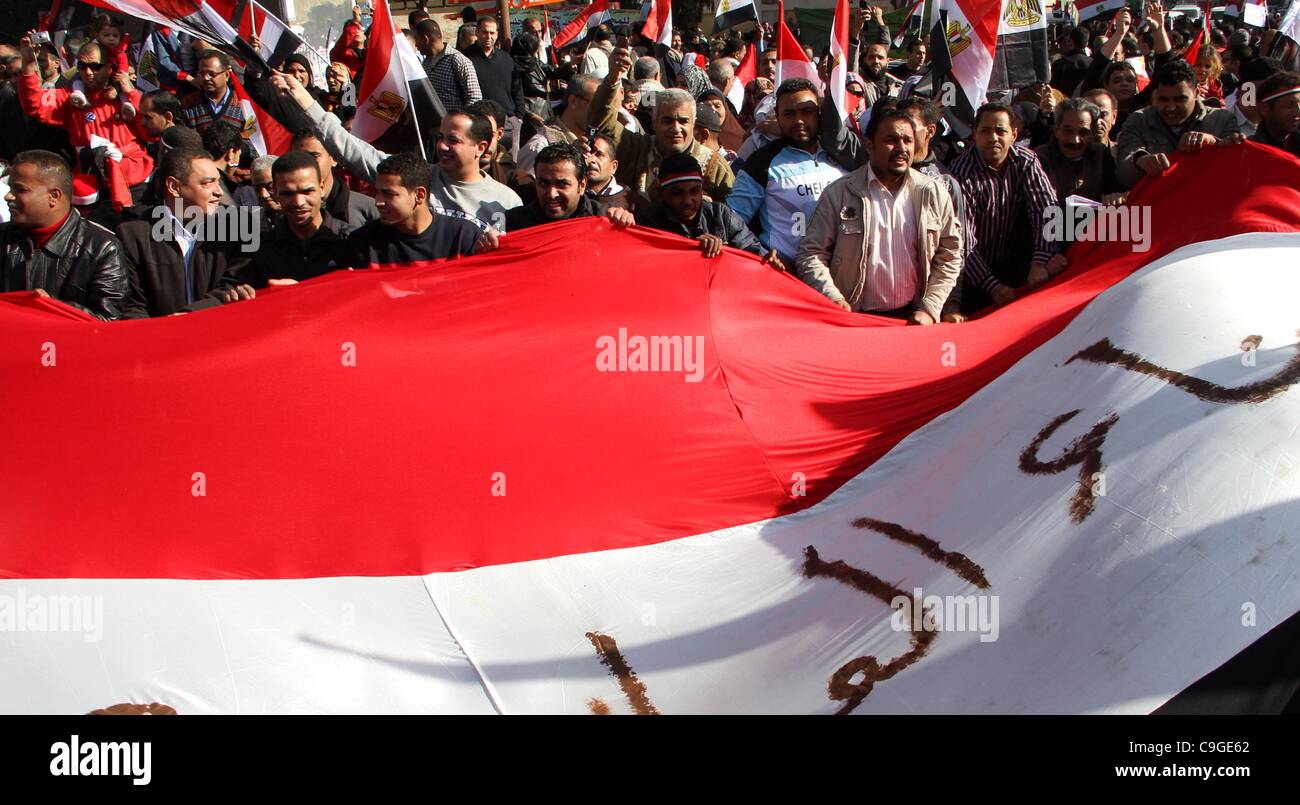 Dec. 23, 2011 - Cairo, Egypt - Supporters of the Egyptian military hold ...