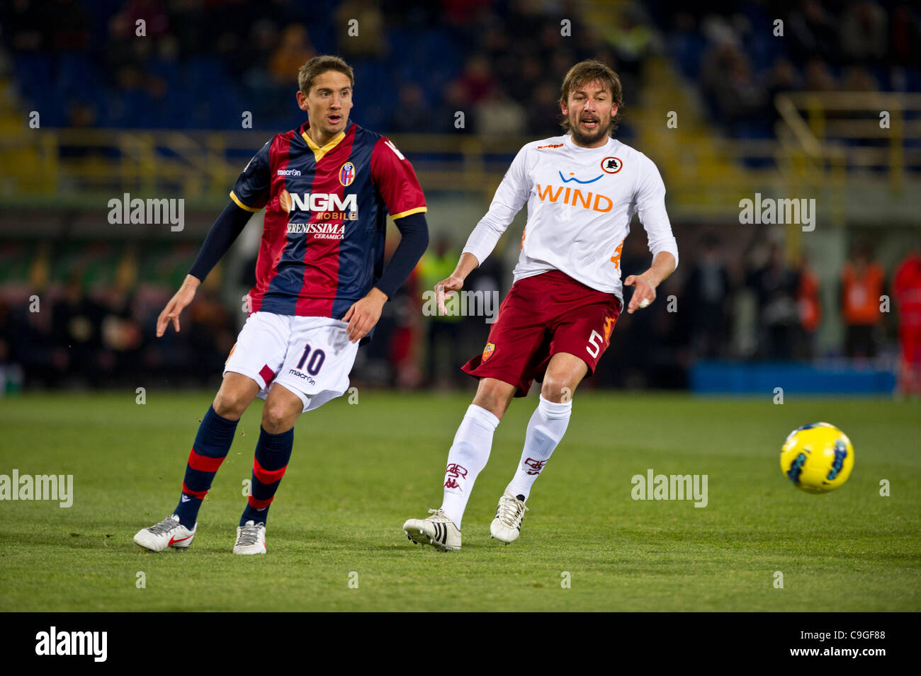 (L-R) Gaston Ramirez (Bologna), Gabriel Ivan Heinze (Roma), December 21 ...