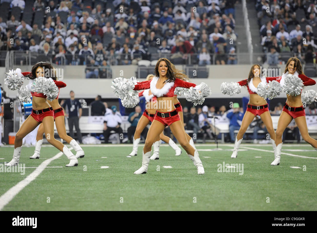 Nfl cheerleaders outfits hi-res stock photography and images - Alamy