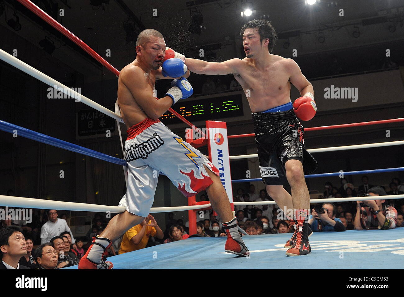 Makoto Fuchigami, Koji Sato (JPN) DECMBER 12, 2011 - Boxing : OPBF ...