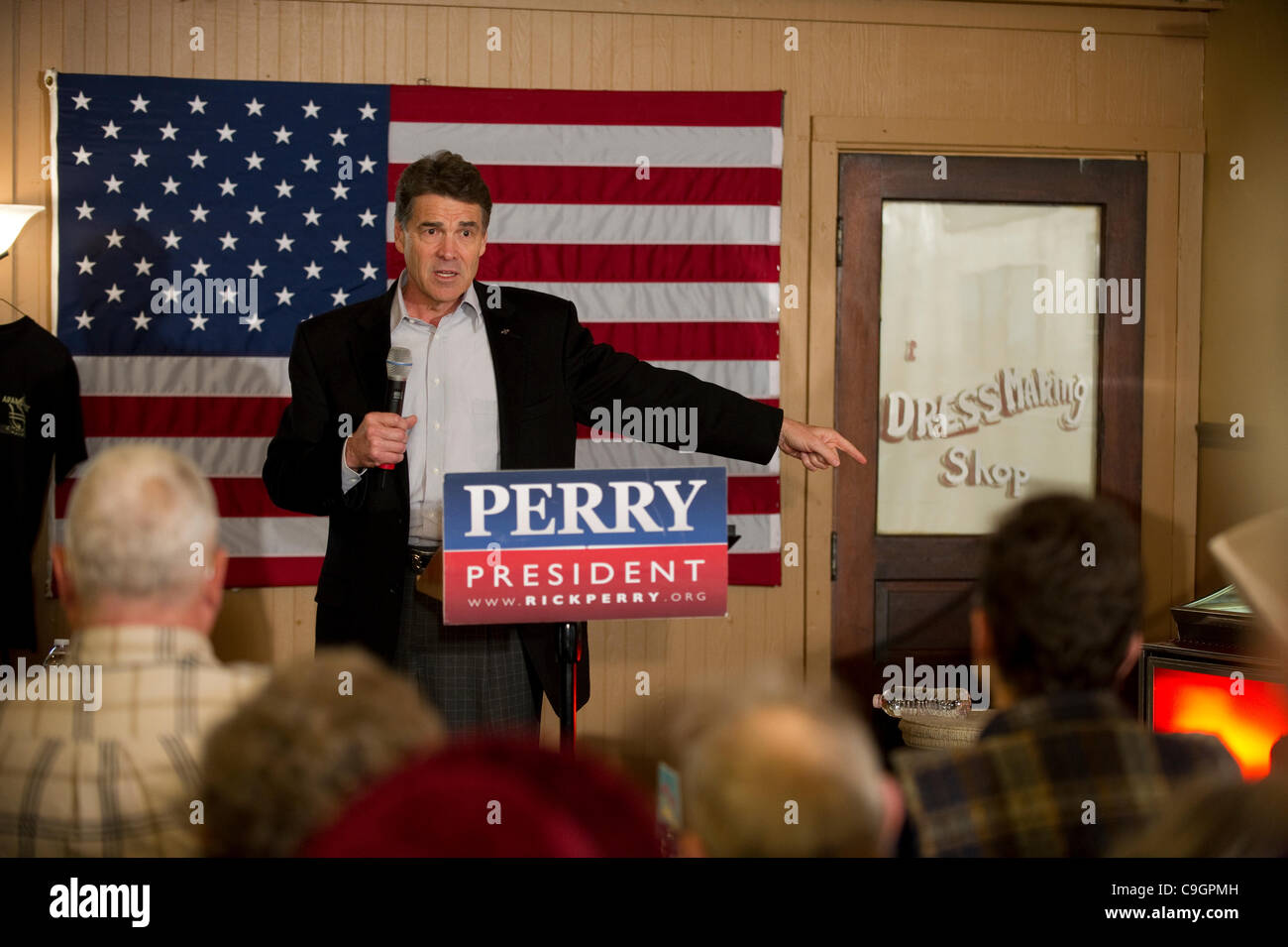 Republican presidential nominee candidate Rick Perry speaks to western ...