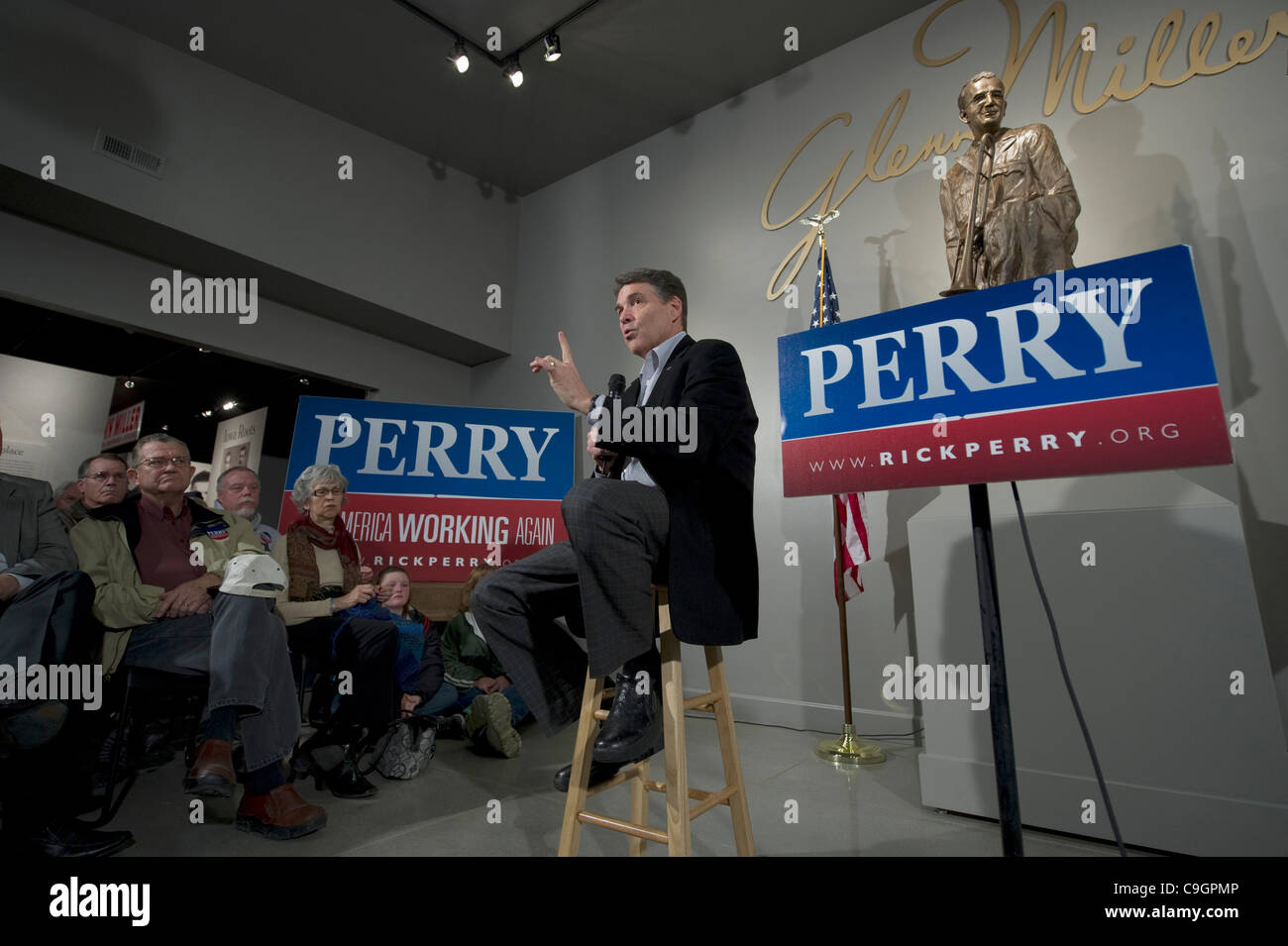 Republican presidential nominee candidate Rick Perry speaks to western ...