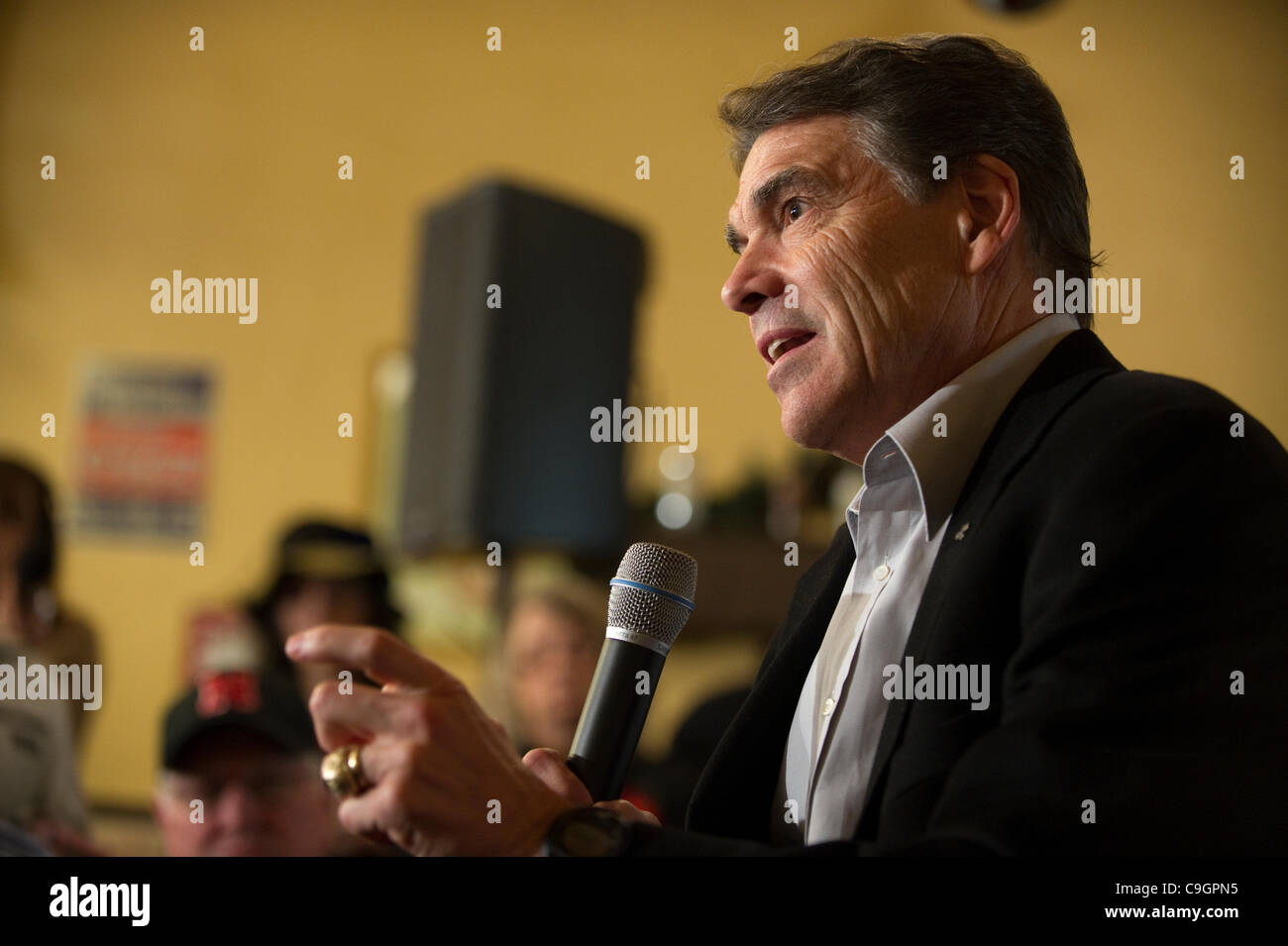 Republican presidential nominee candidate Rick Perry speaks to western ...
