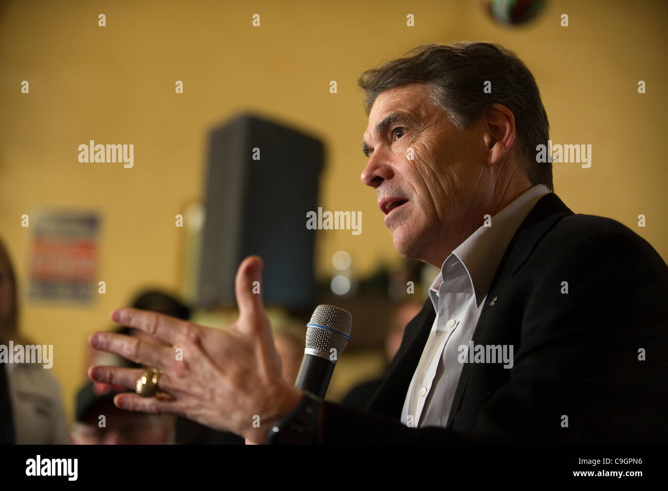 Republican presidential nominee candidate Rick Perry speaks to western ...