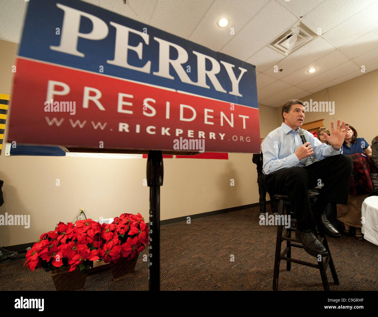 Republican presidential nominee candidate Rick Perry speaks to ...