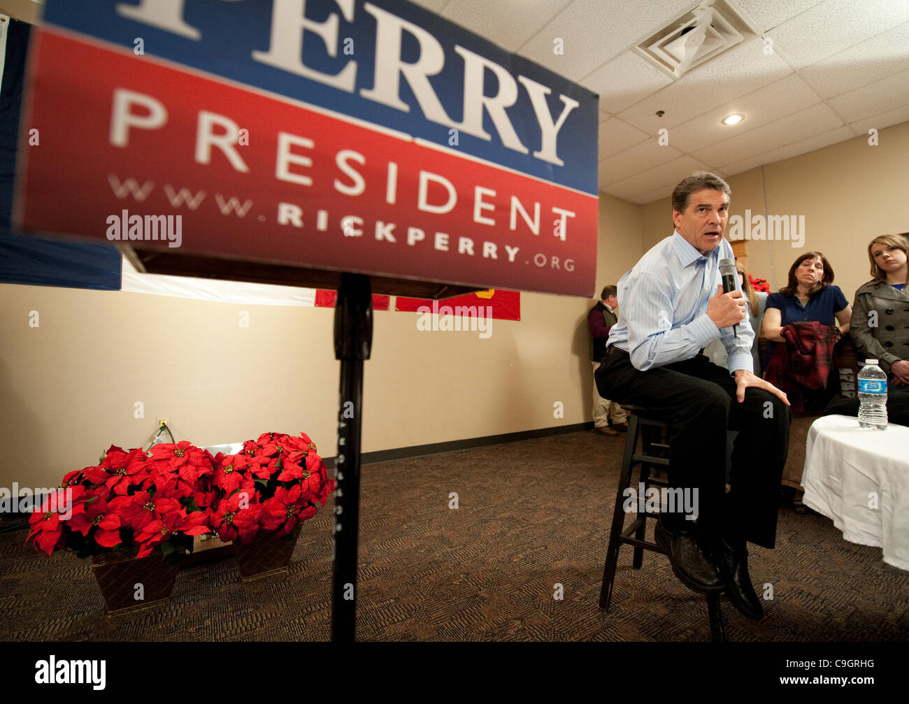 Republican presidential nominee candidate Rick Perry speaks to ...