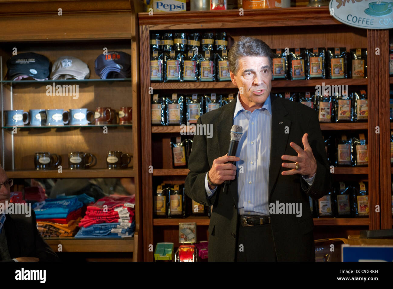 Republican presidential candidate Rick Perry speaks to supporters ...