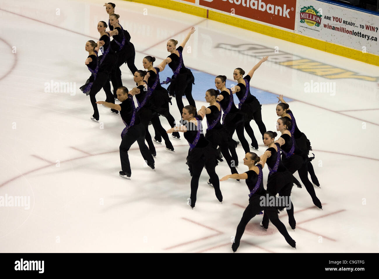 Synchro figure skating hi-res stock photography and images - Alamy
