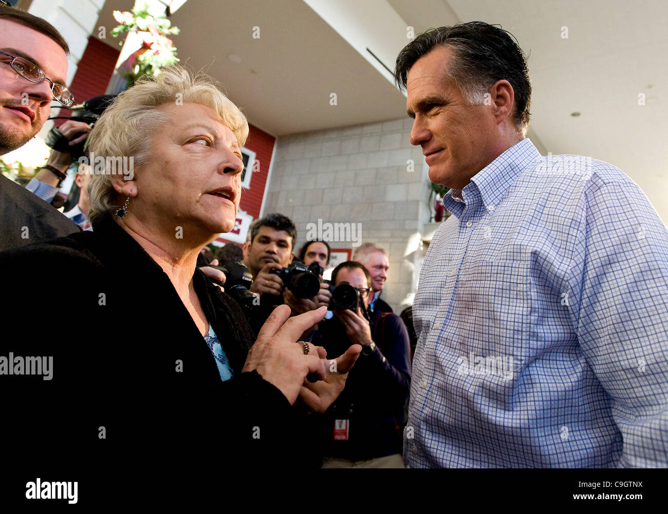 Dec. 29, 2011 - Mason City, Iowa, USA - Mitt Romney campaigns at Music ...