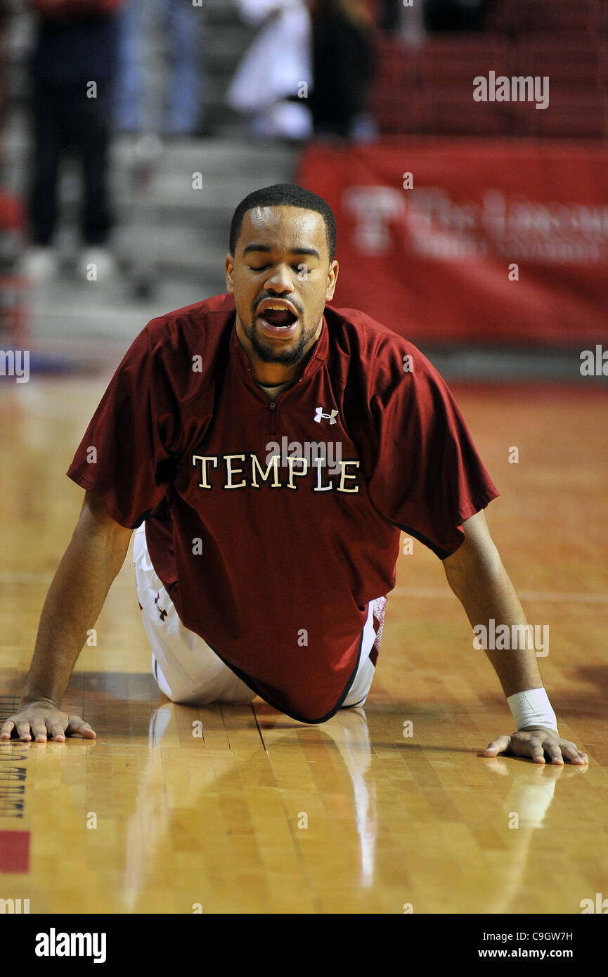 Dec. 28, 2011 - Philadelphia, Pennsylvania, U.S - Temple guard Aaron ...