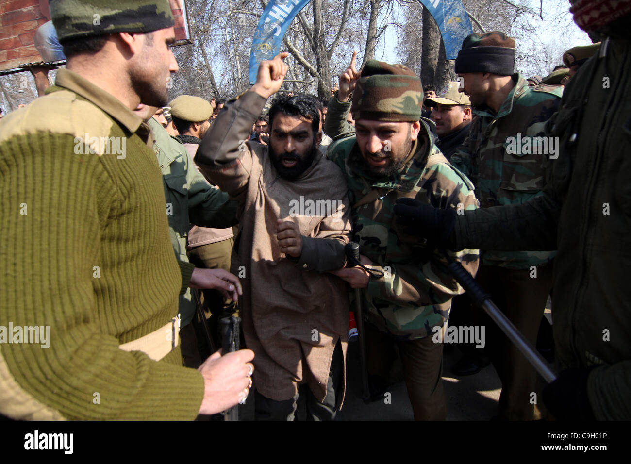 indian police arrest power development deportment (PDD) daily wagers ...