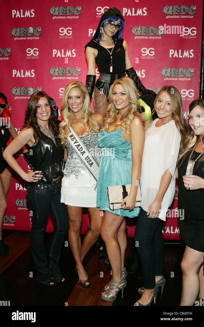 Sarah Chapman (Miss Nevada USA), Guests at arrivals for Nicole Snooki ...
