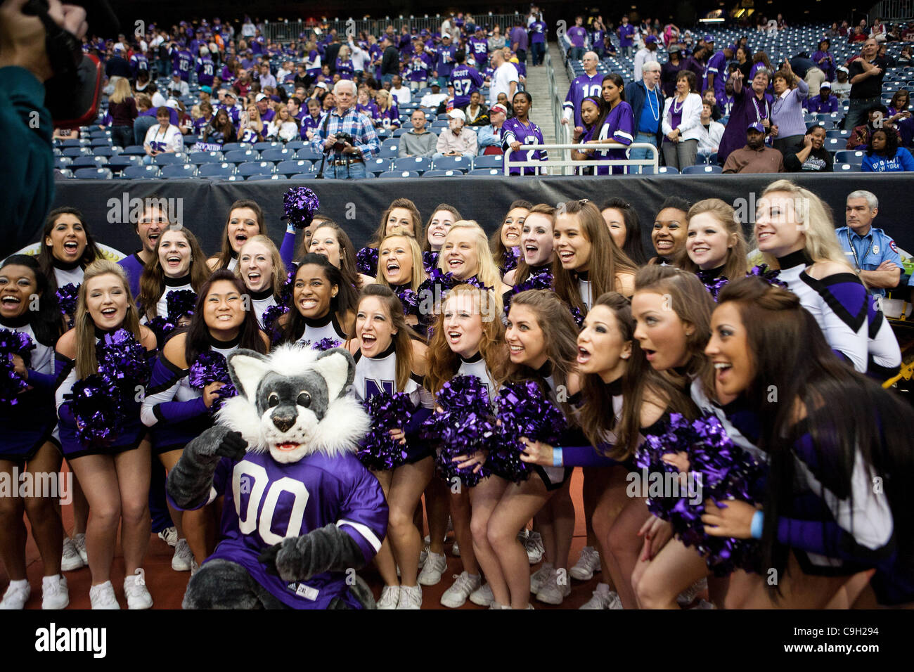 Northwestern cheerleaders hi-res stock photography and images - Alamy