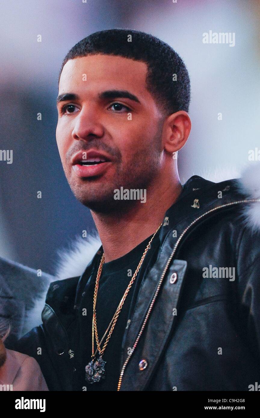 2011 new years eve in times square hi-res stock photography and images ...