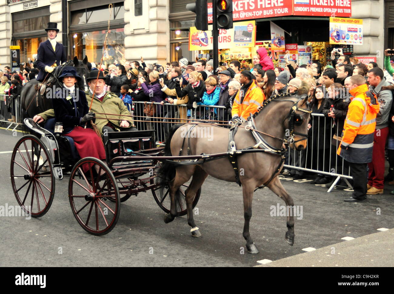 Pony drawn cart during London's New Year's Day Parade. 01/01/12 Stock ...
