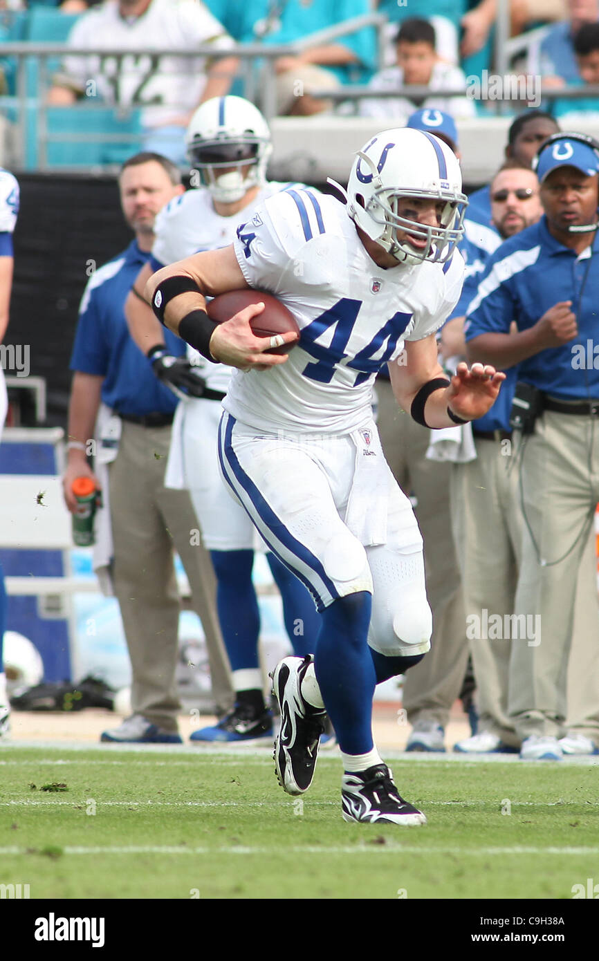 Indianapolis colts tight end dallas hi-res stock photography and images ...