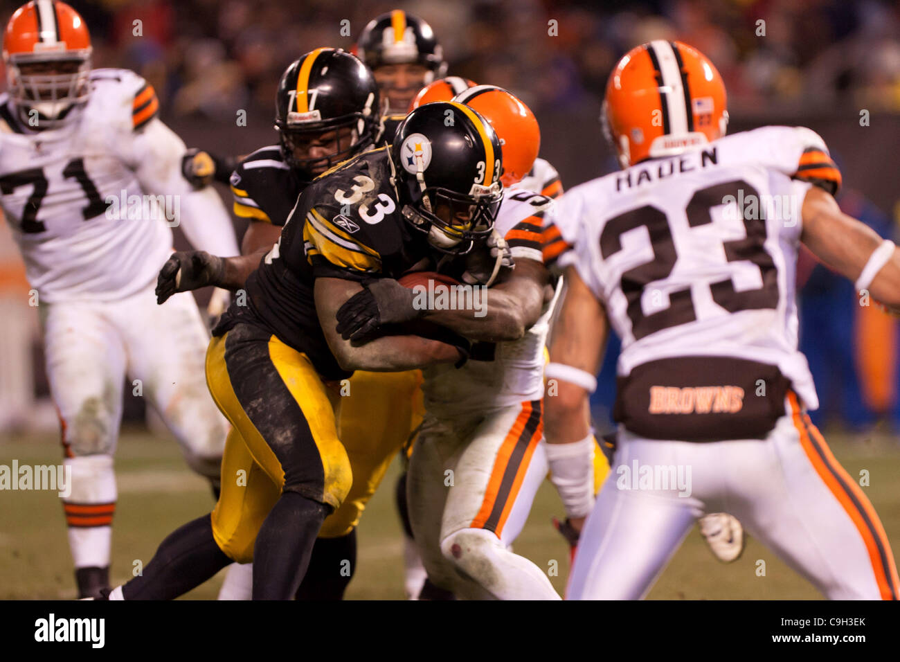 Jan. 1, 2012 - Cleveland, Ohio, U.S - Pittsburgh running back Isaac ...