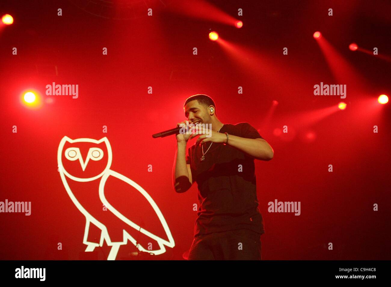 Drake concert stage hi-res stock photography and images - Alamy