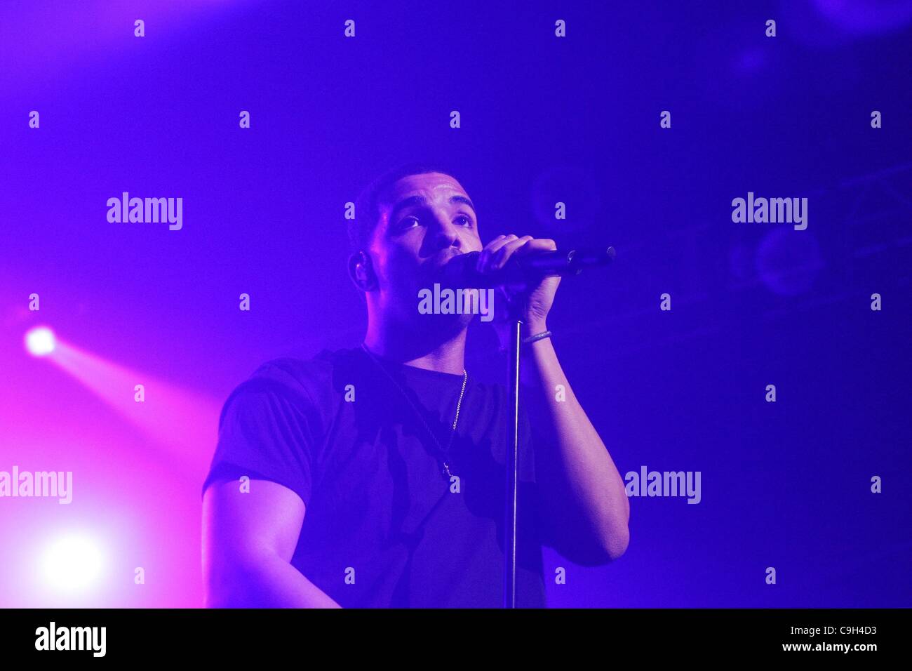 Drake concert stage hi-res stock photography and images - Alamy