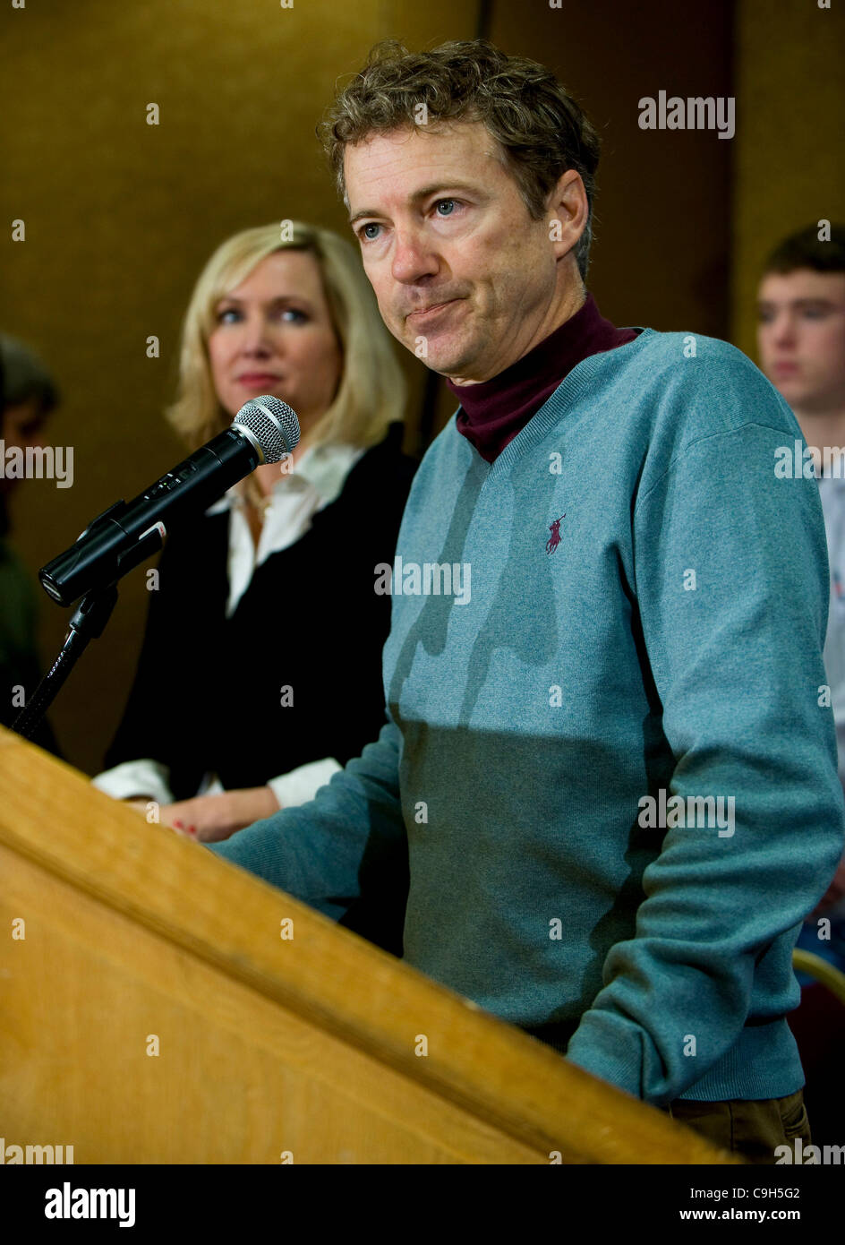 Jan. 02, 2012 - Des Moines, Iowa, USA - With his wife, Kelly Paul ...