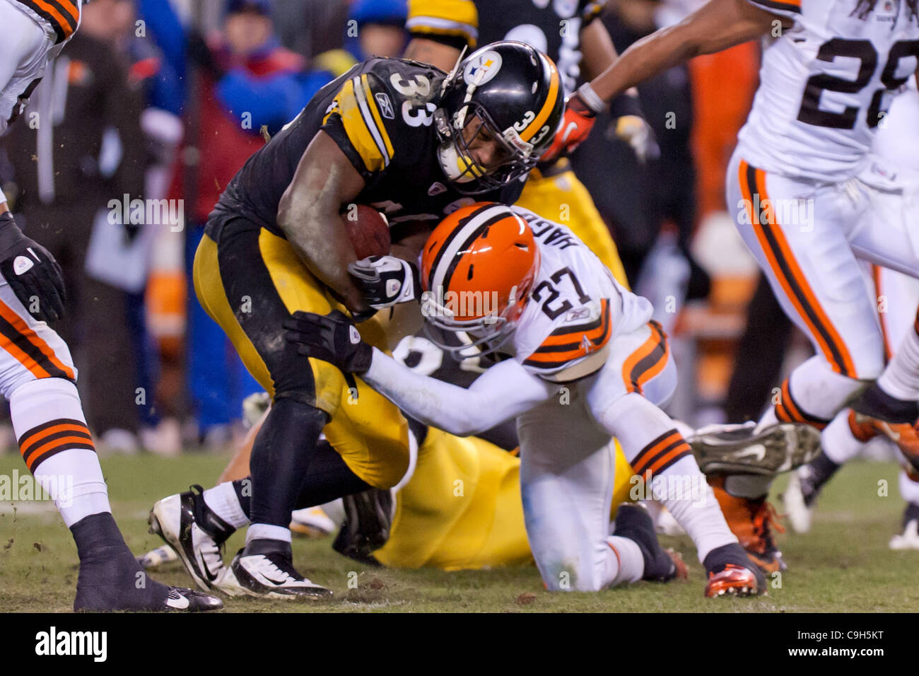 Jan. 1, 2012 - Cleveland, Ohio, U.S - Pittsburgh running back Isaac ...