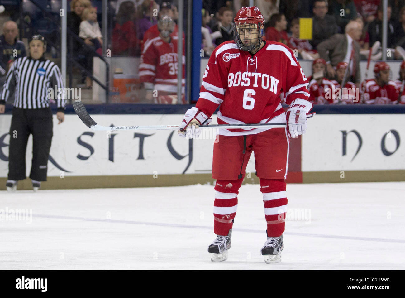 Boston university terriers hockey hi-res stock photography and images ...