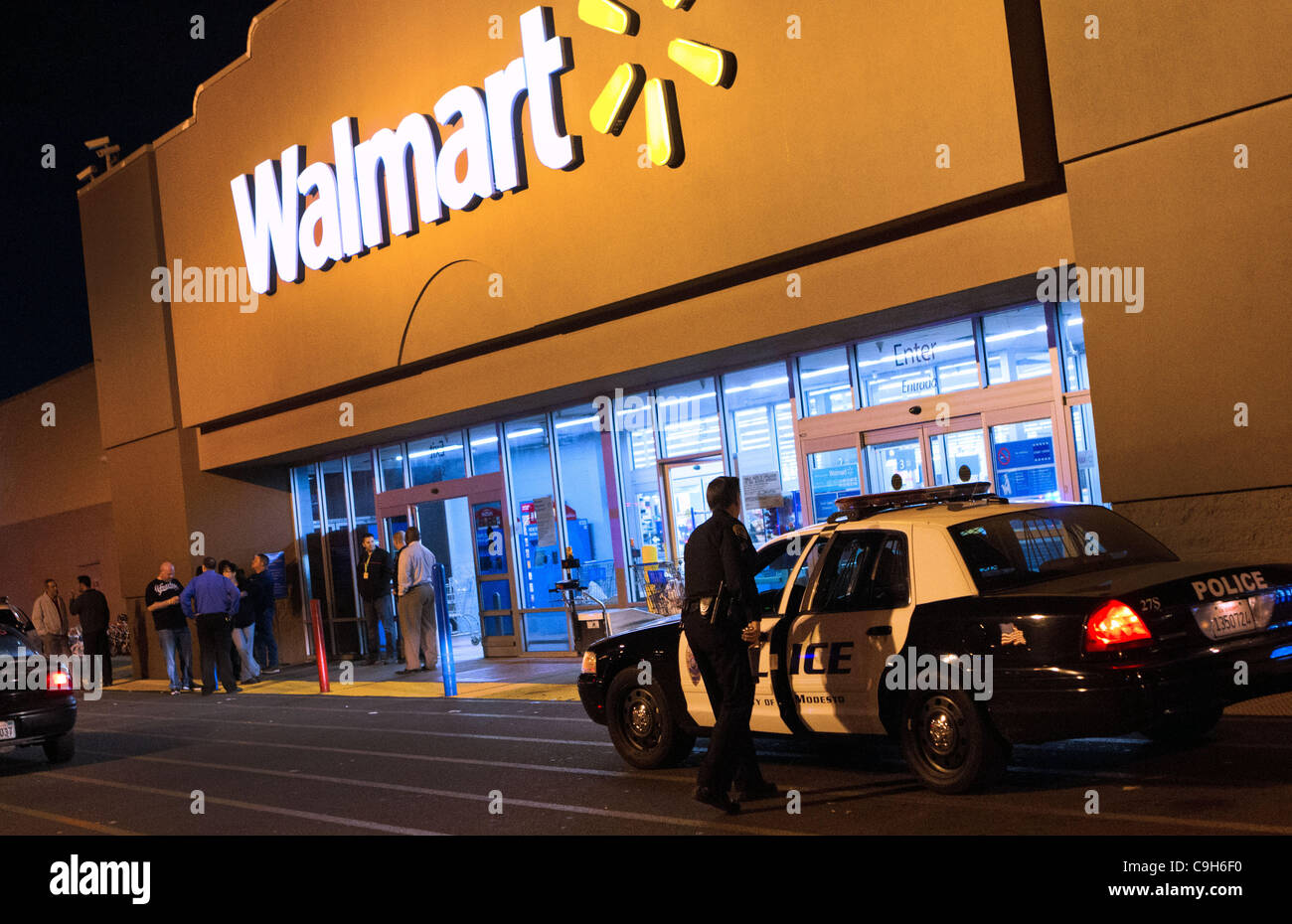 Jan. 2, 2012 - Modesto, CA, USA - A shooting in the parking lot of ...