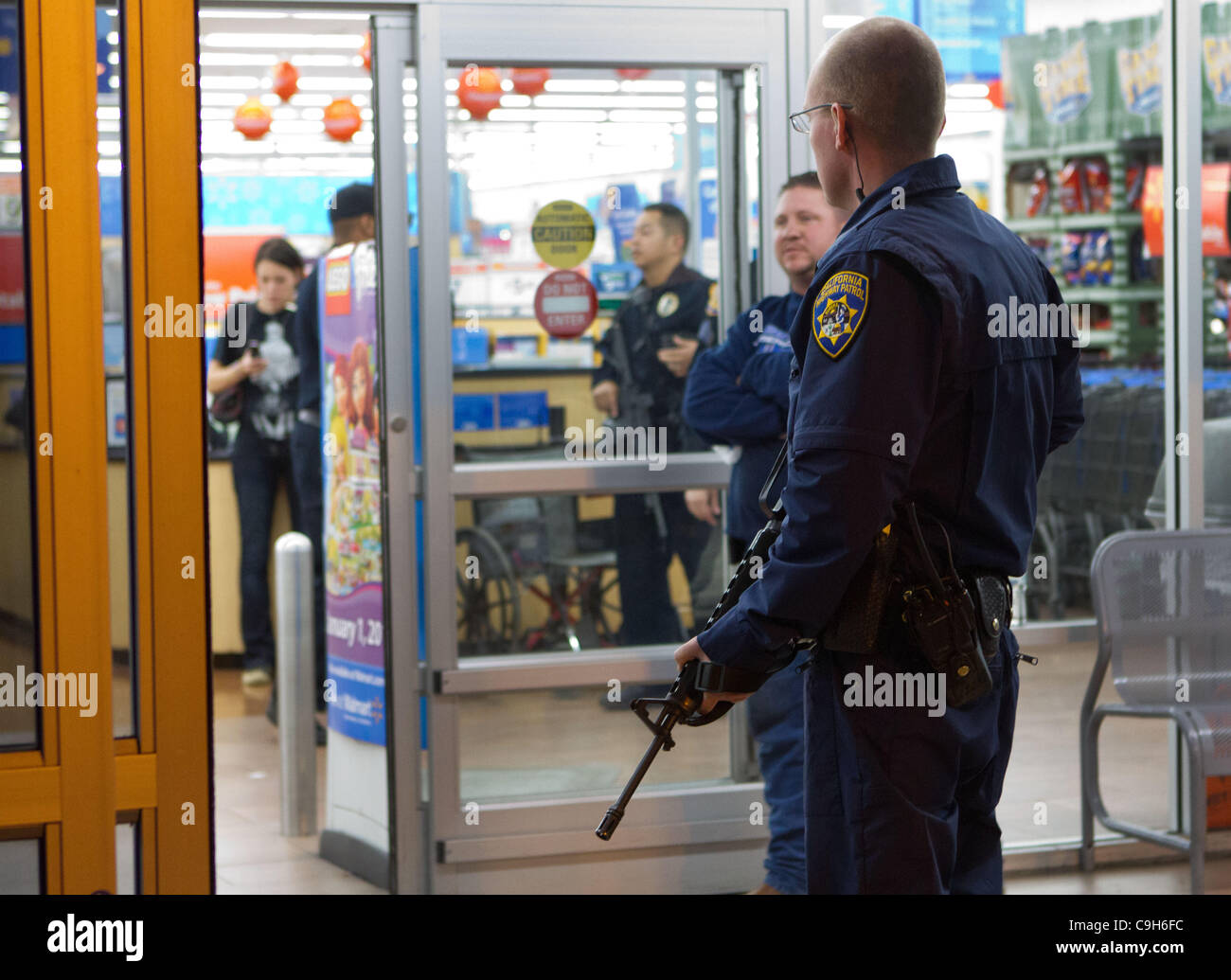 Jan. 2, 2012 - Modesto, CA, USA - A California Highway patrol officer ...