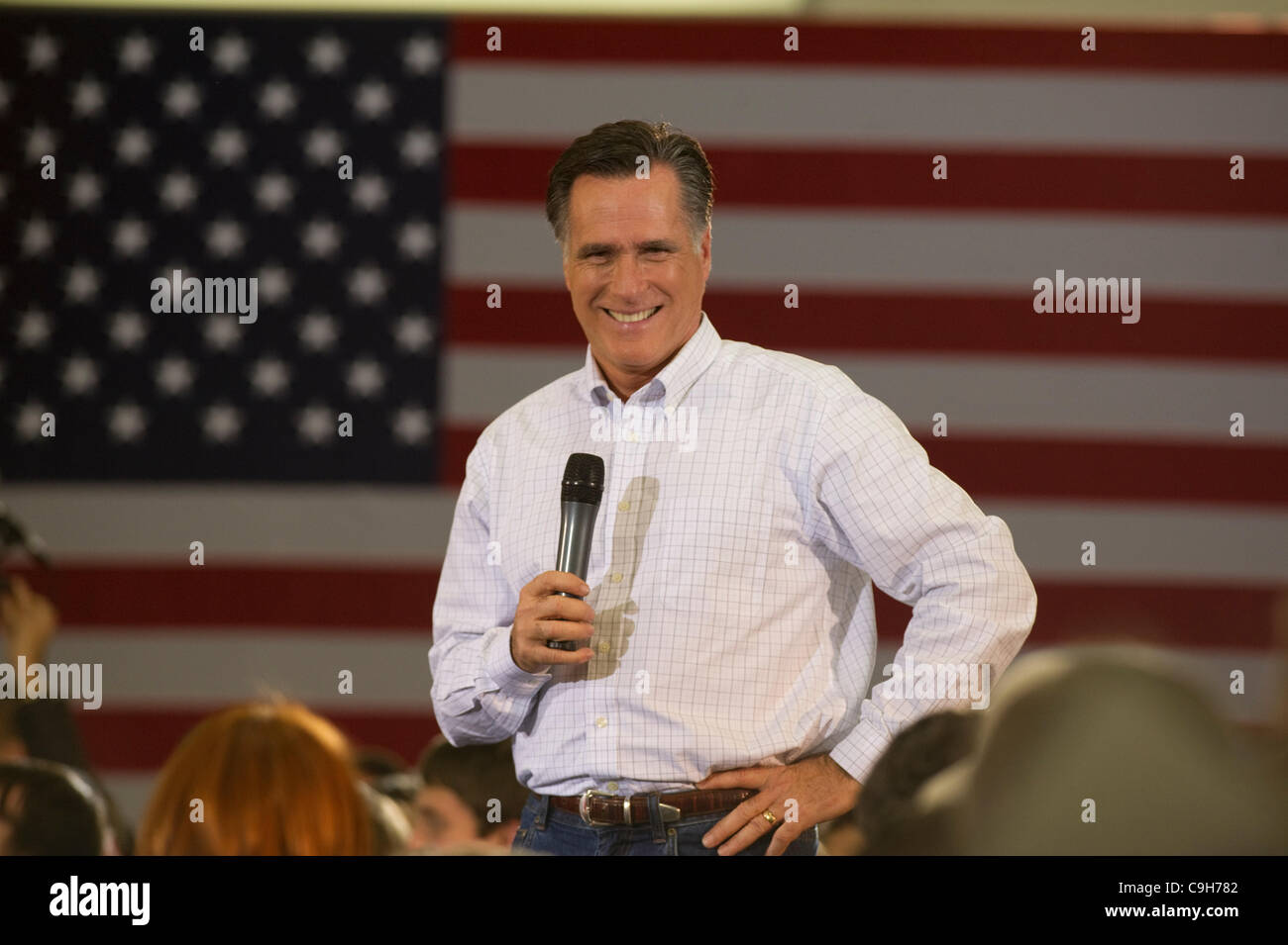 Republican presidential nomination candidate Mitt Romney speaks to ...