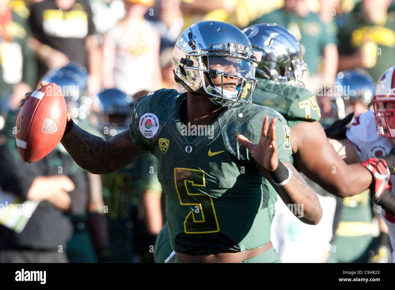 Jan. 2, 2012 - Pasadena, California, U.S - Oregon Ducks quarterback ...