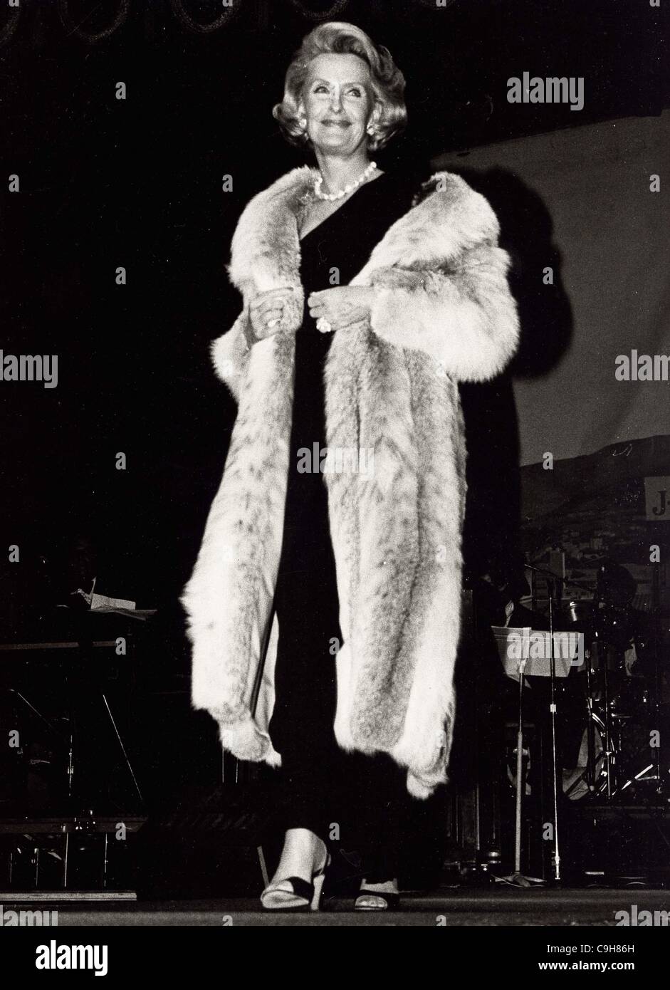 Beverly Merrill Modeling Pictures