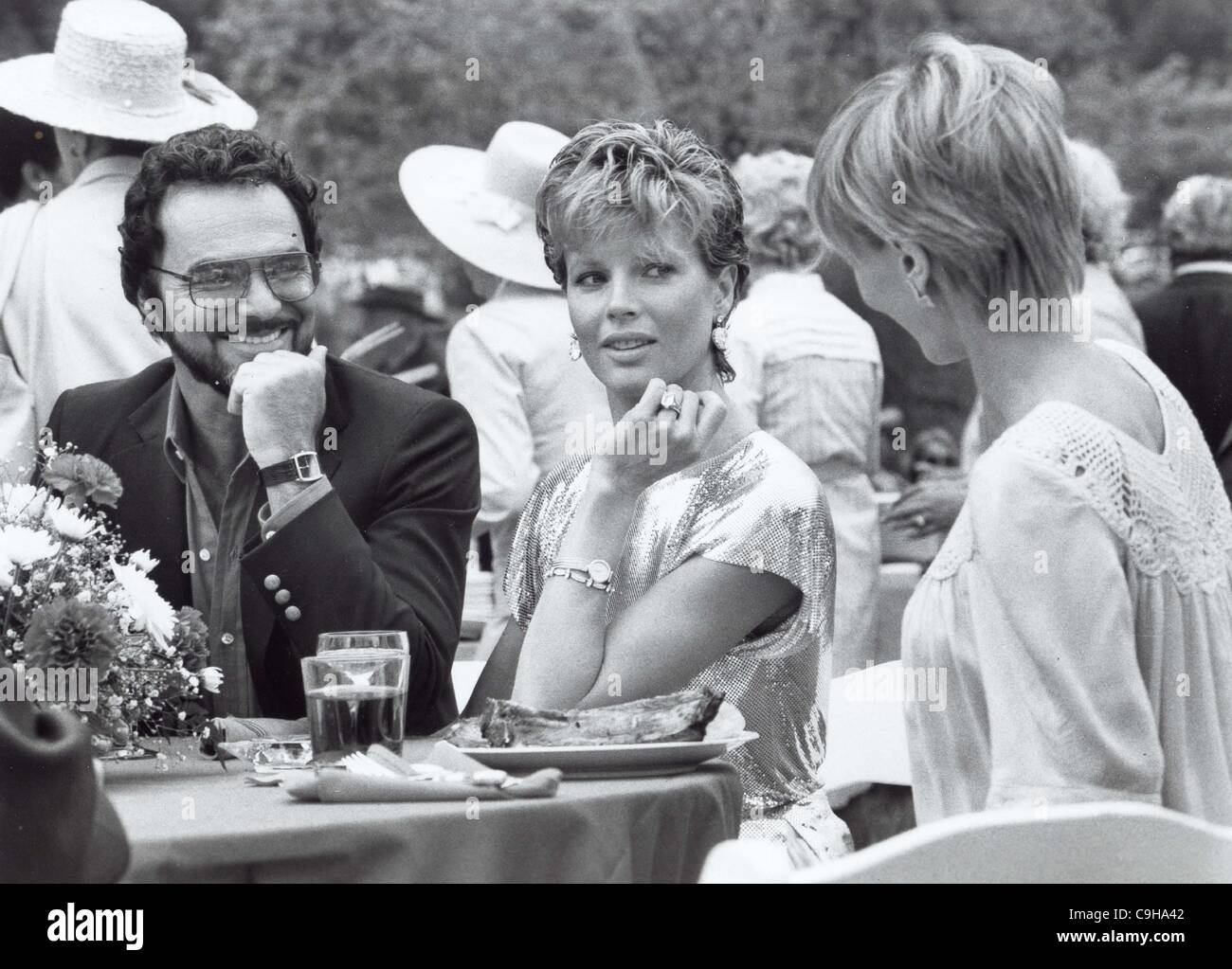 Burt reynolds kim basinger man hi-res stock photography and images - Alamy