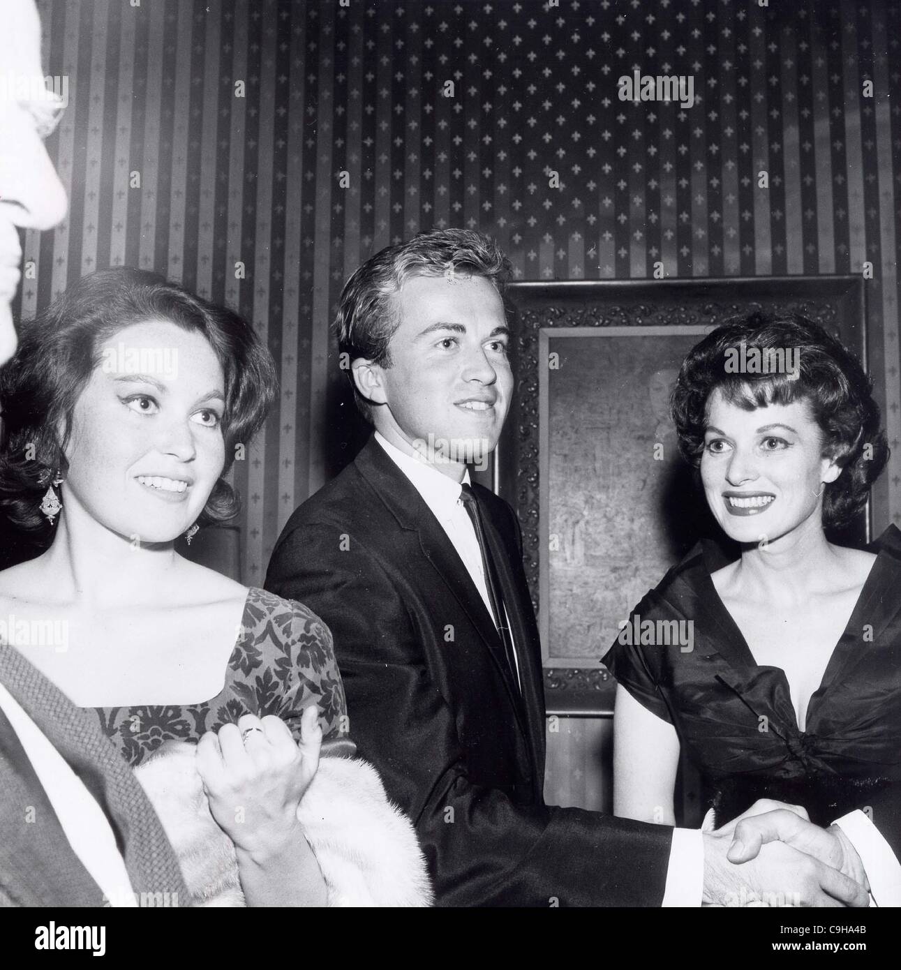 Dec. 20, 2011 - MAUREEN O'HARA Bronwyn FitzSimons Aron Kincaid at ...