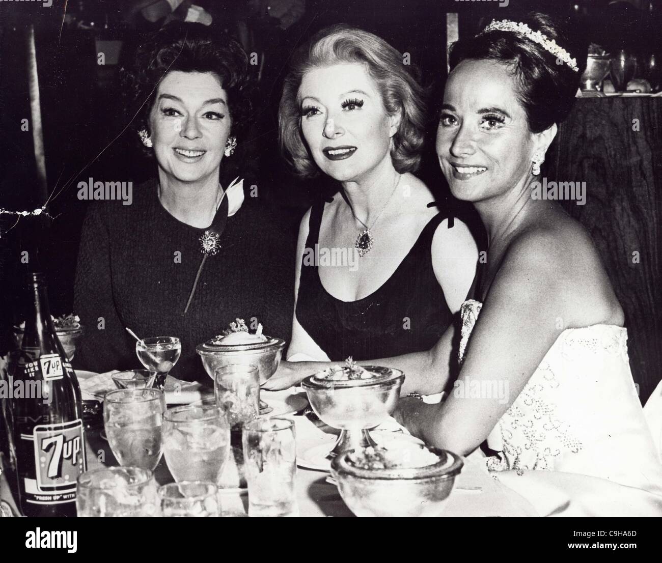 Dec. 20, 2011 - MERLE OBERON. 1972.(Credit Image: Â© Globe Photos ...