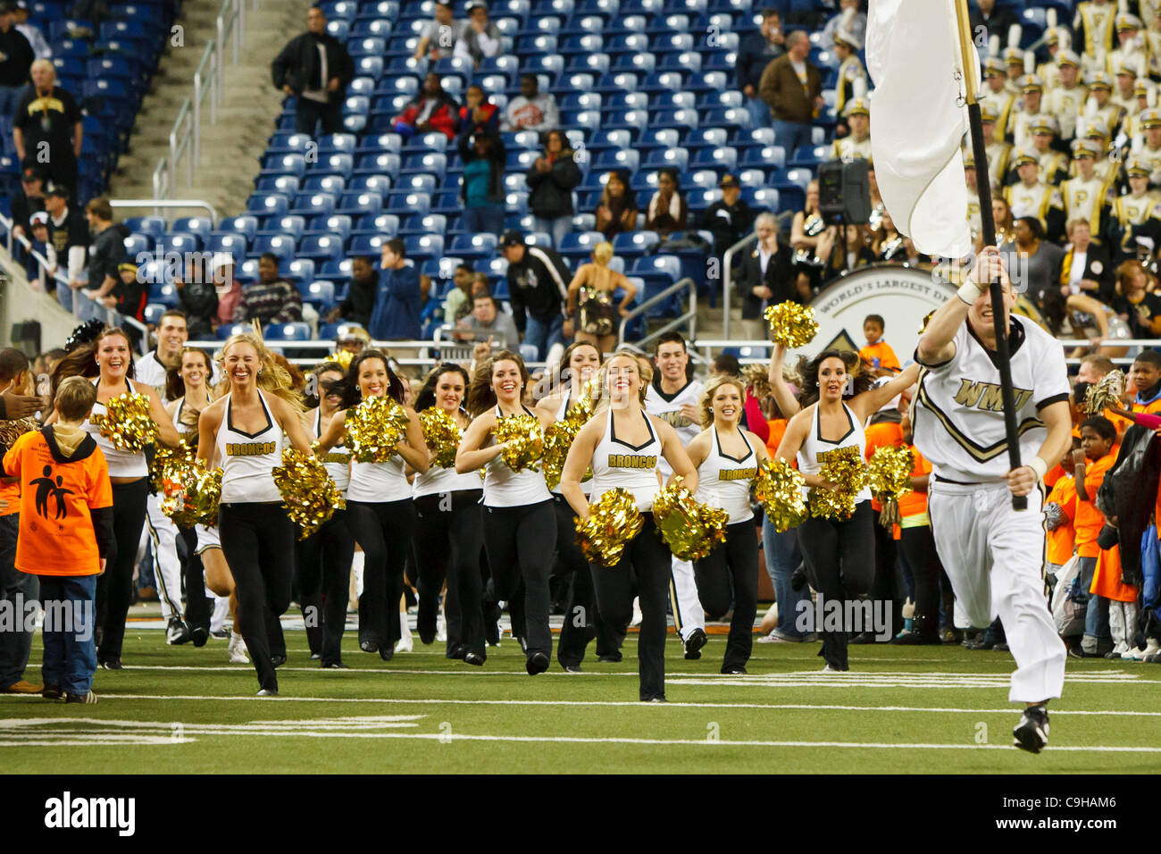 Purdue boilermakers cheerleaders hi-res stock photography and images ...